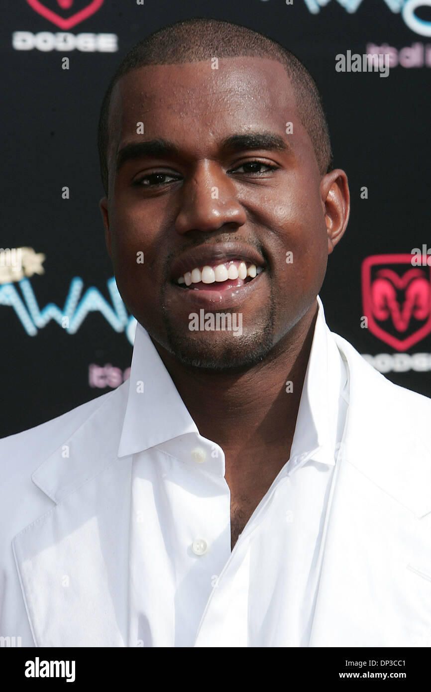 Jun 27, 2006; Los Angeles, CA, USA; Rapper KANYE WEST during arrivals ...