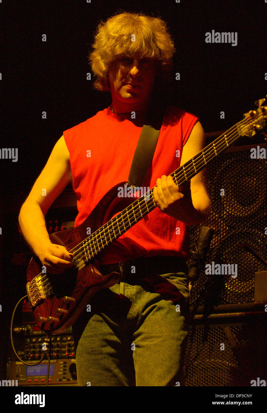 Mike gordon phish hi-res stock photography and images - Alamy