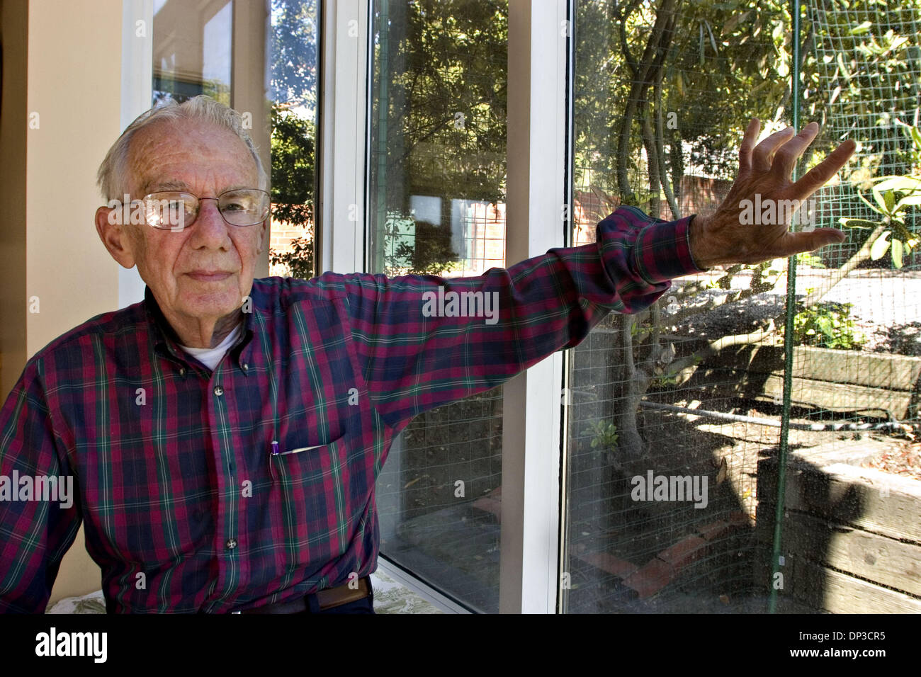 Professor emeritus of physics hi-res stock photography and images - Alamy