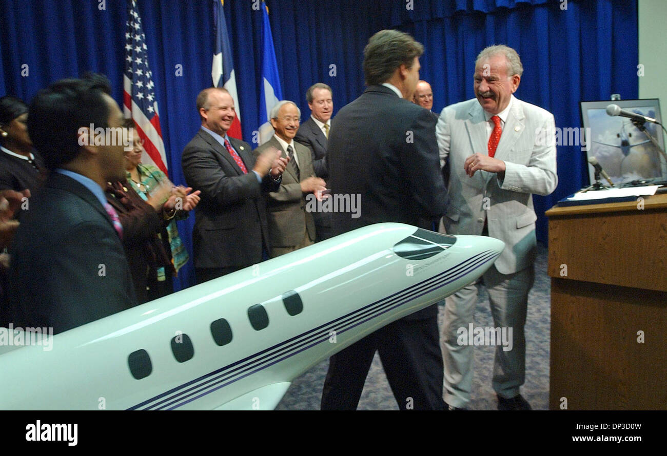 Jun 29, 2006; San Antonio, TX, USA; Mayor Phil Hardberger accepts ...