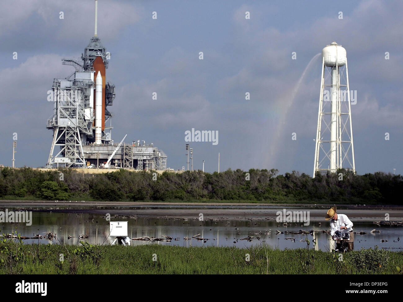 Close up space shuttle launch hi-res stock photography and images - Alamy