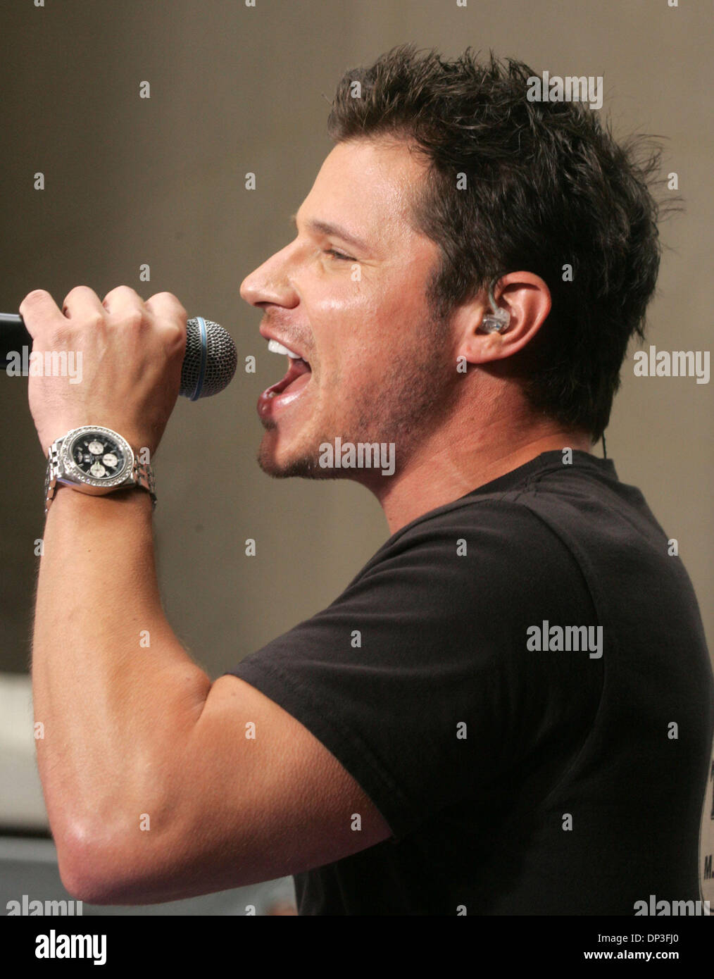 Jul 03 2006; New York, NY, USA; Singer NICK LACHEY performs on the ...