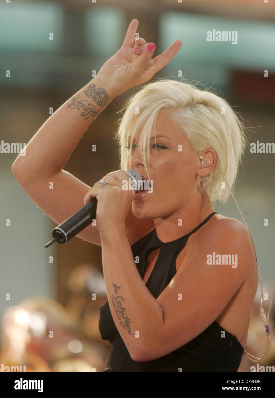 Jul 07 2006; New York, NY, USA; Singer PINK performs on the 'Today ...