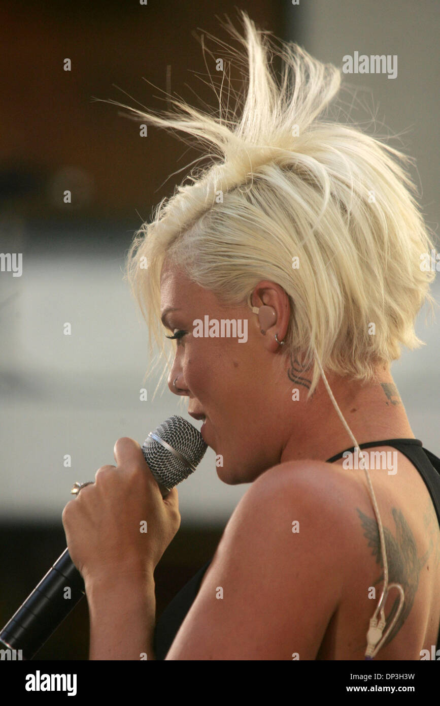 Jul 07 2006; New York, NY, USA; Singer PINK performs on the 'Today ...
