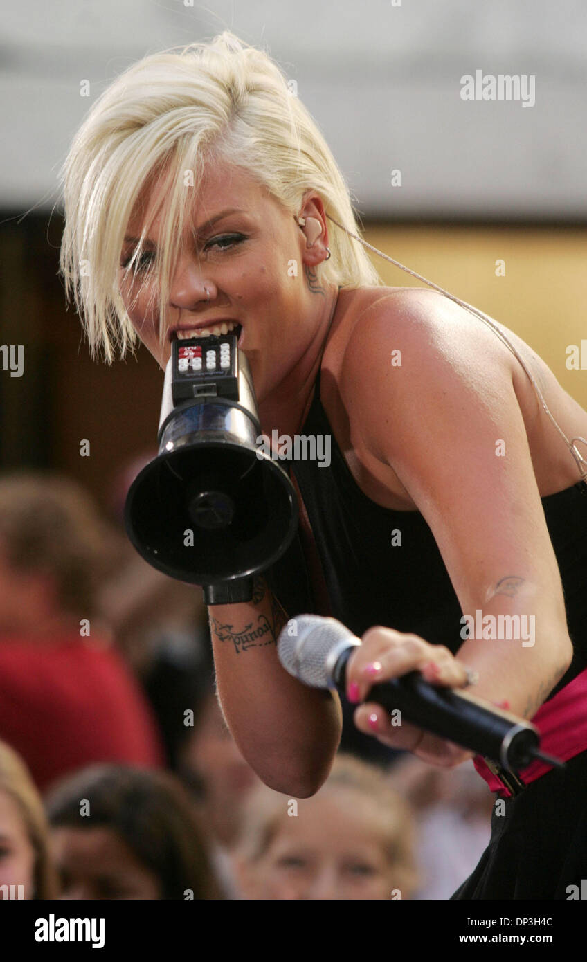 Jul 07 2006; New York, NY, USA; Singer PINK performs on the 'Today ...