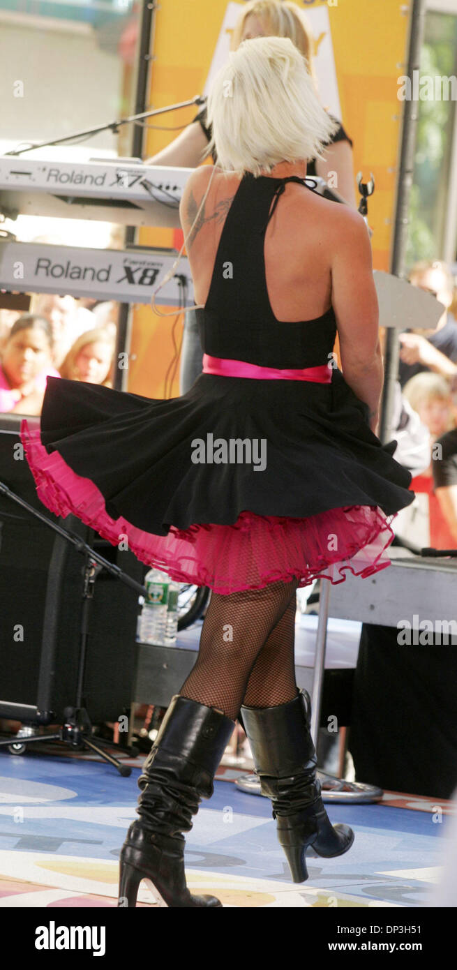 Jul 07 2006; New York, NY, USA; Singer PINK performs on the 'Today ...