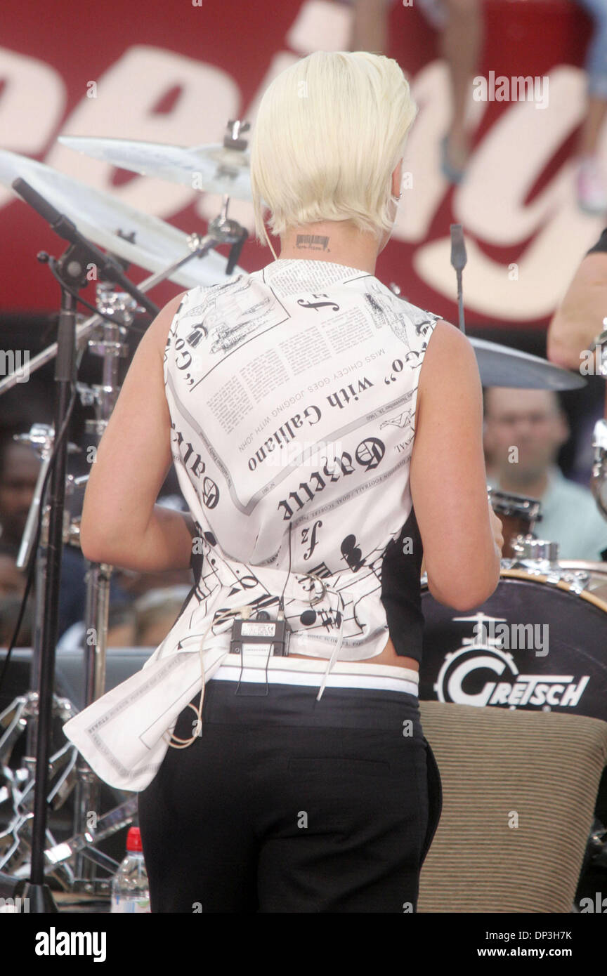 Jul 07, 2006; New York, NY, USA; Singer PINK performs a free concert ...