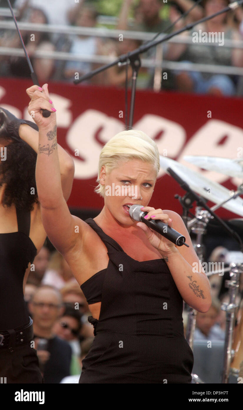Jul 07, 2006; New York, NY, USA; Singer PINK performs a free concert ...