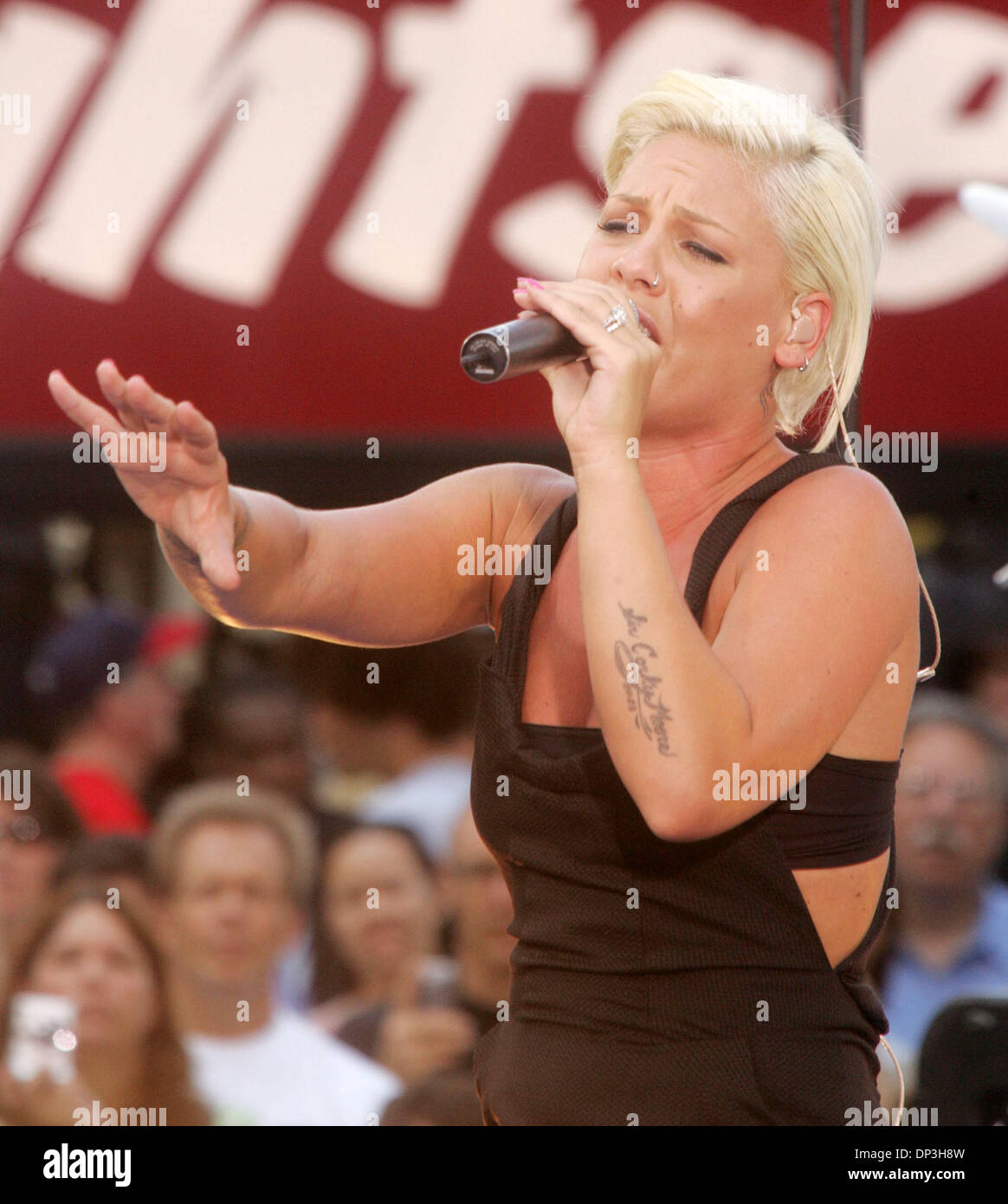 Jul 07, 2006; New York, NY, USA; Singer PINK performs a free concert ...