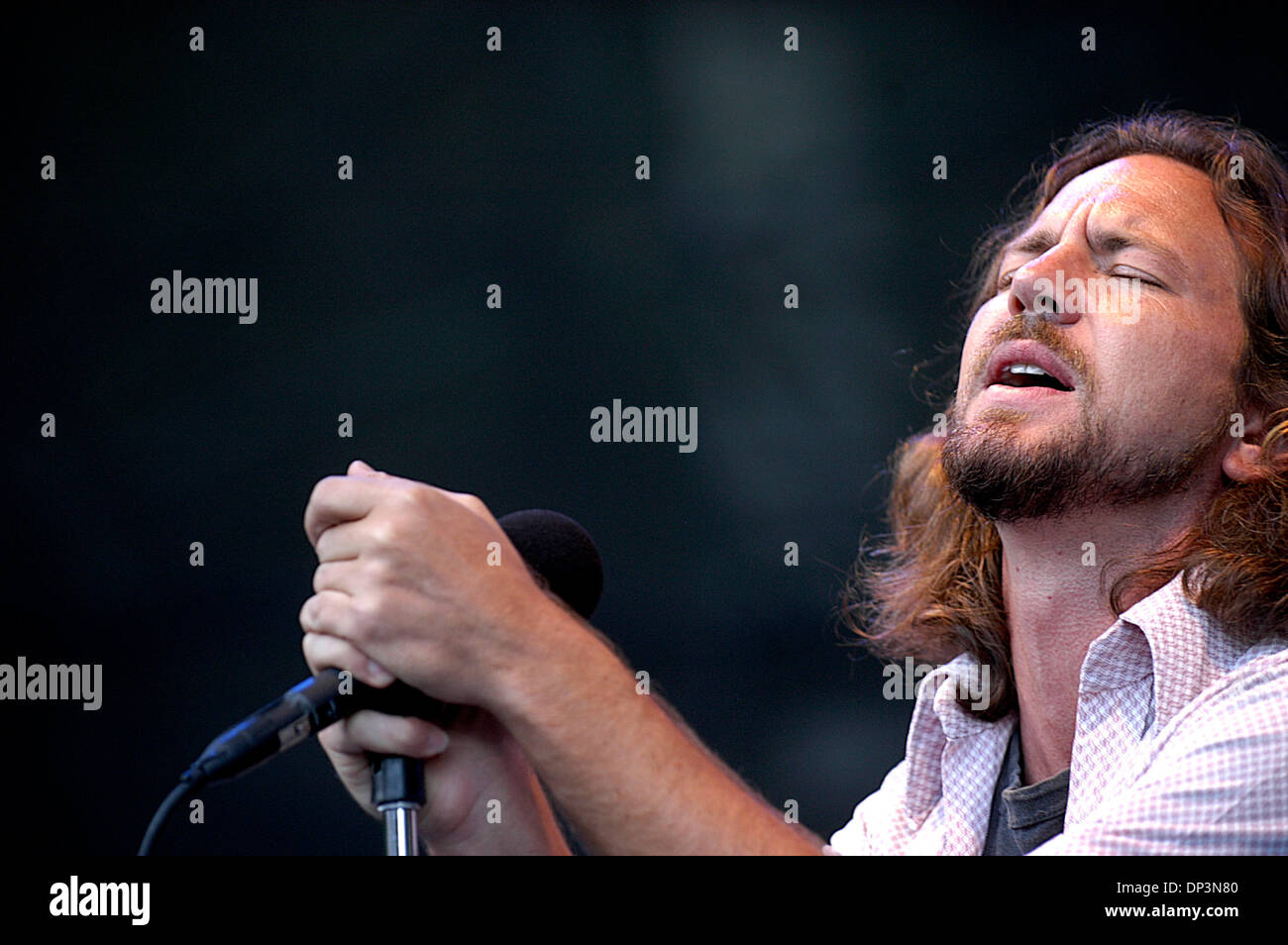 Eddie vedder hi-res stock photography and images - Alamy