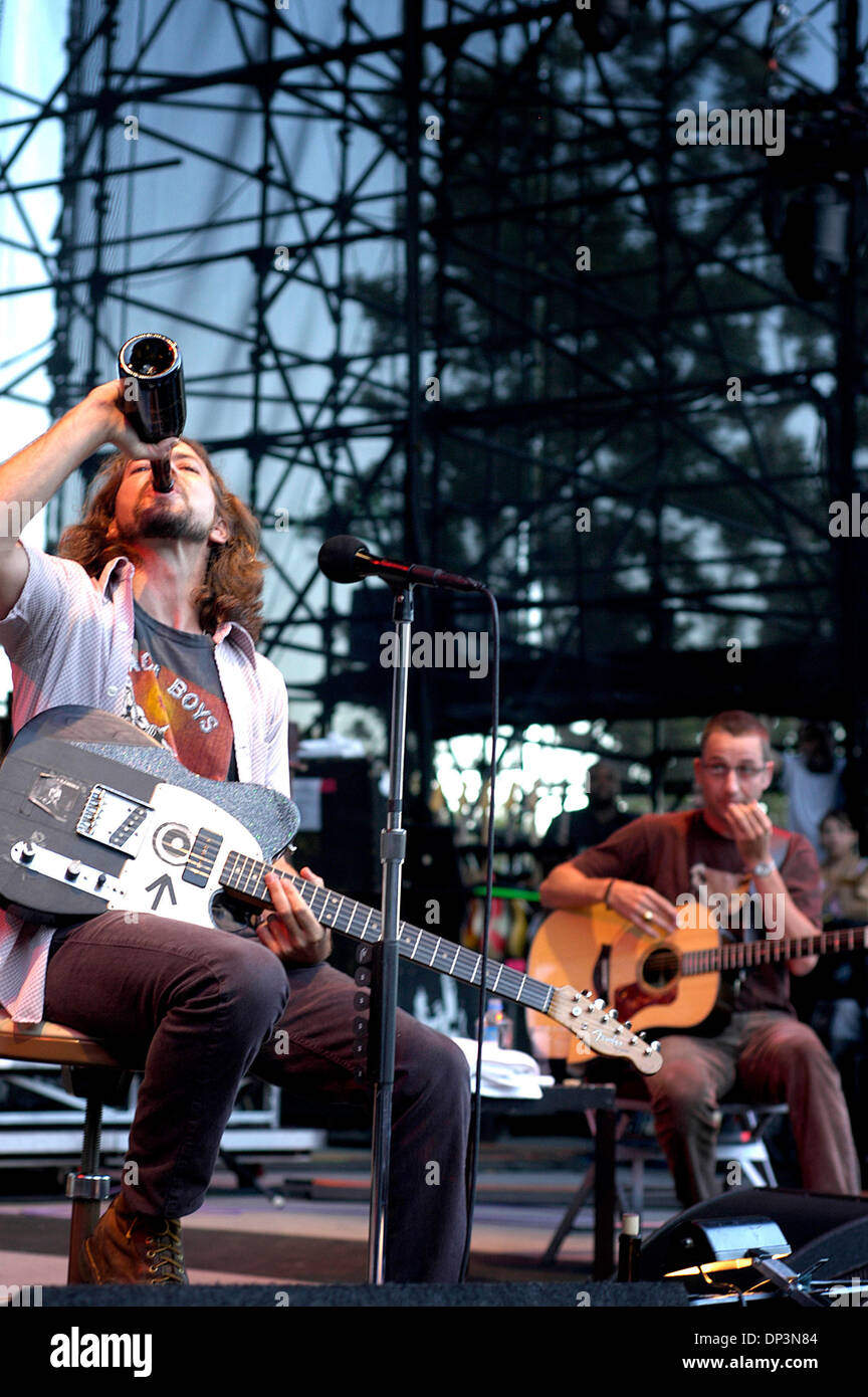 Jul 13, 2006; Santa Barbara, CA, USA; EDDIE VEDDER of Pearl Jam breaks ...