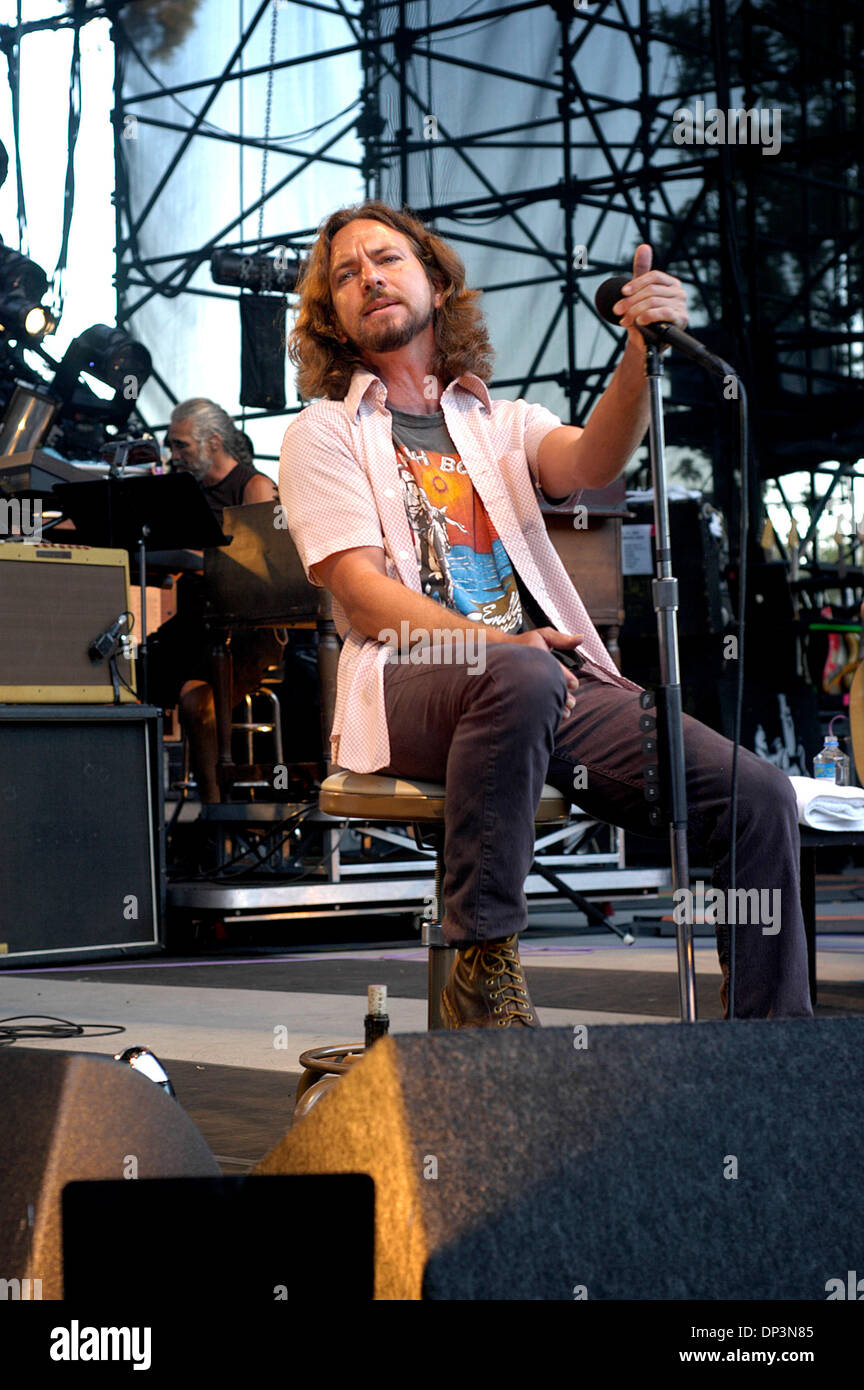 Jul 13, 2006; Santa Barbara, CA, USA; EDDIE VEDDER of Pearl Jam ...