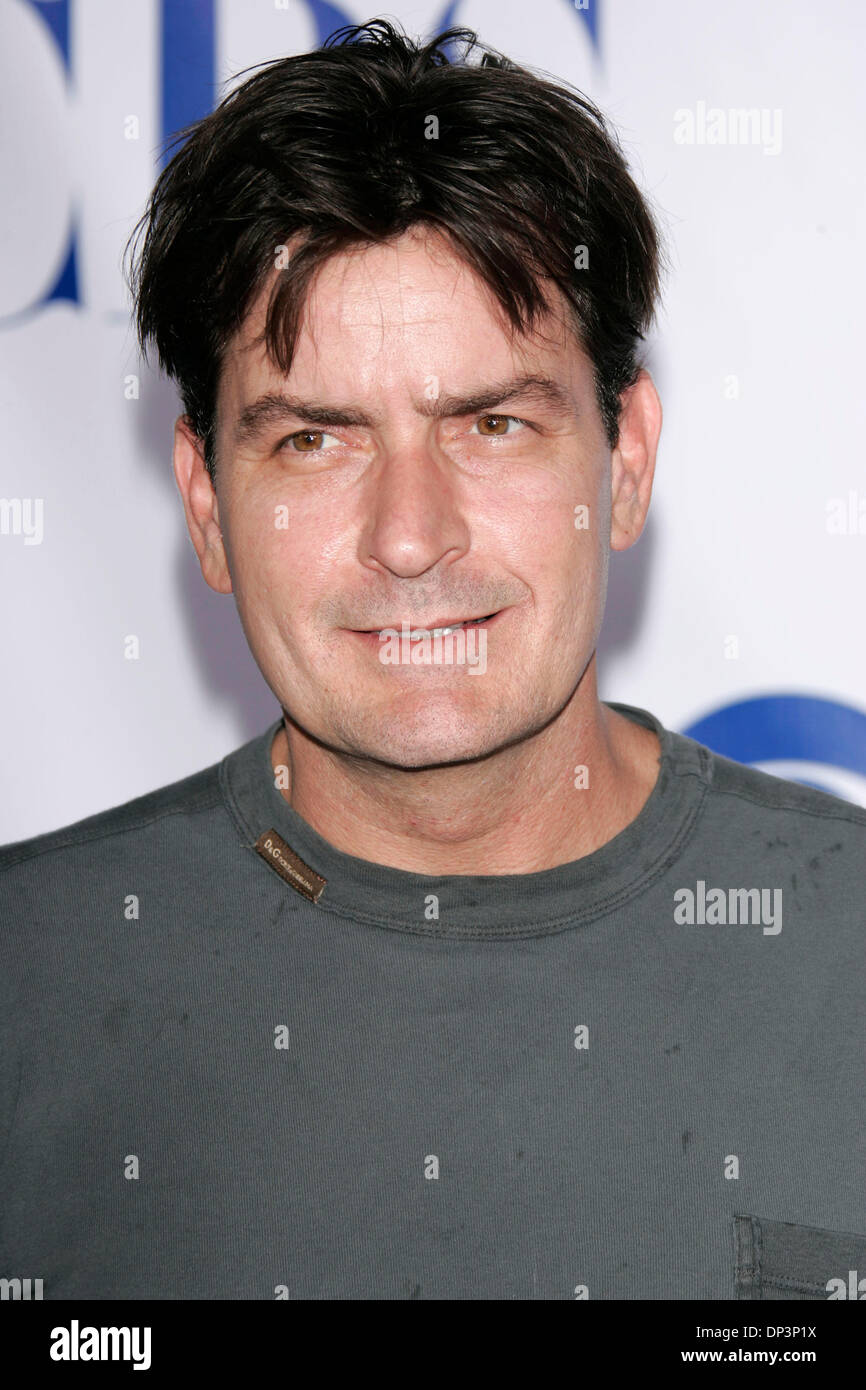 Charlie sheen cbs summer press hi-res stock photography and images - Alamy