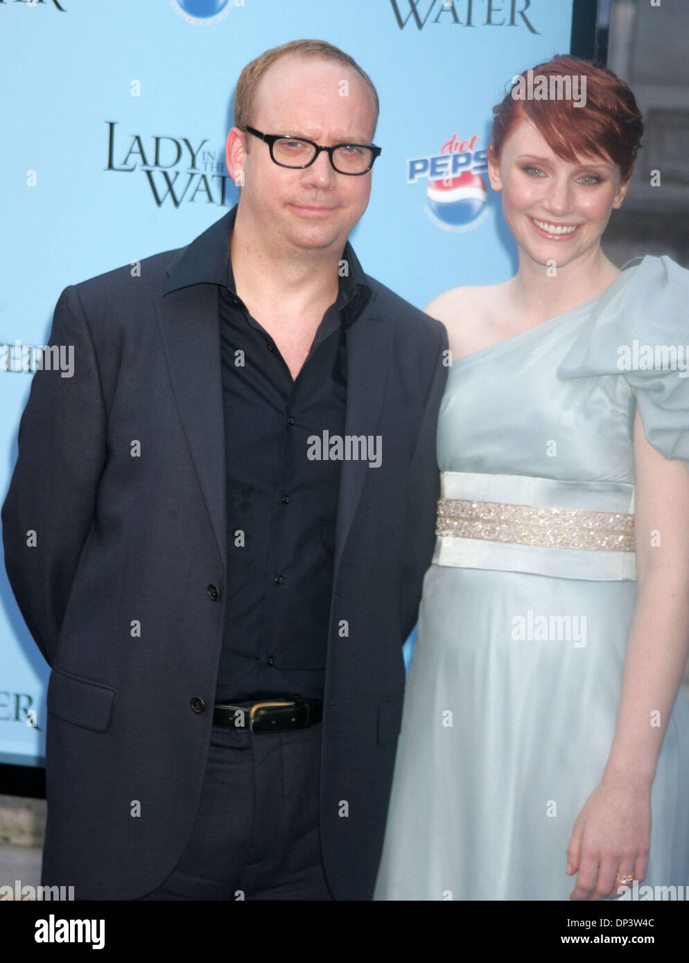 Bryce dallas paul giamatti lady hi-res stock photography and images - Alamy