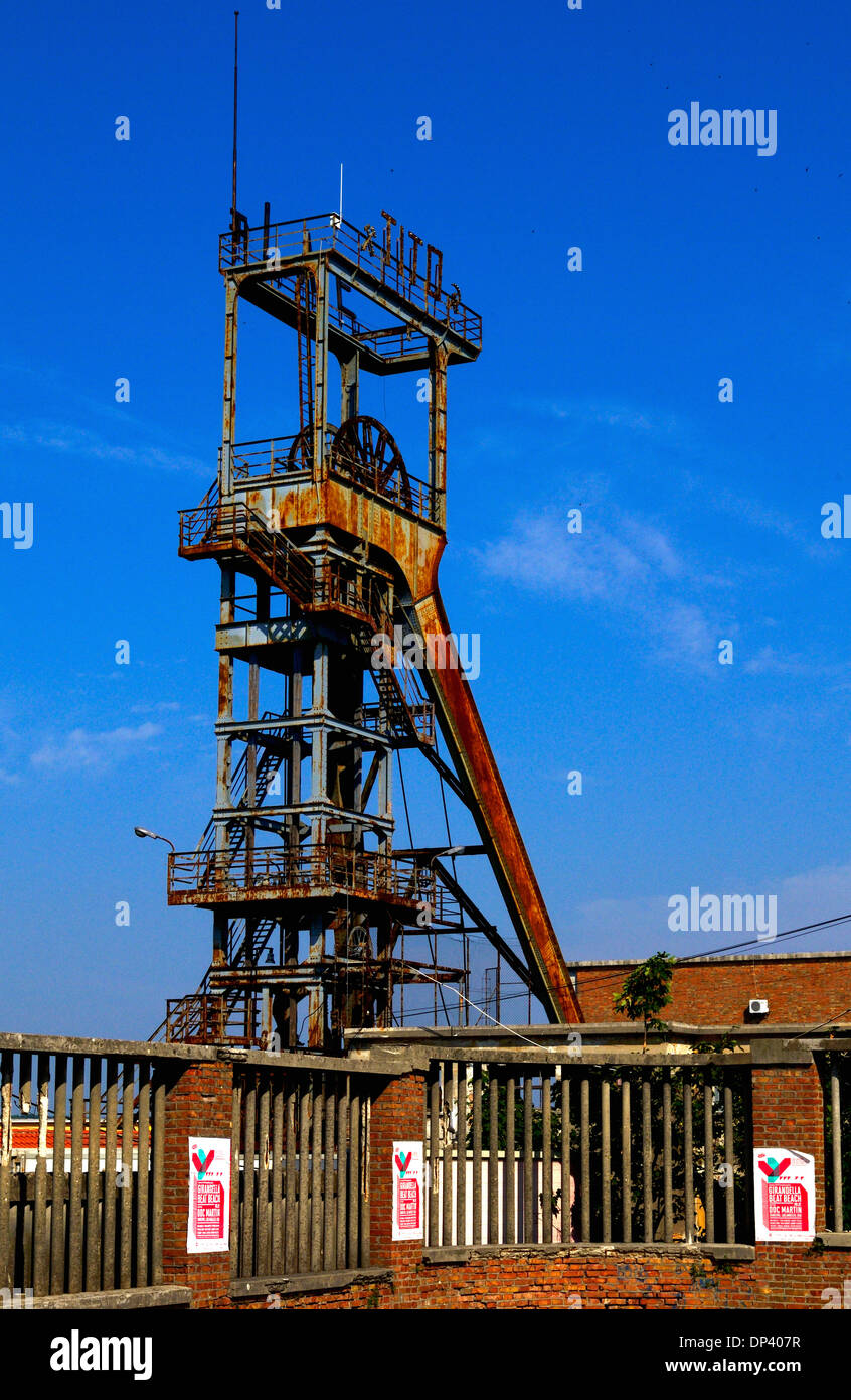 Mine head headgear lift cage hi-res stock photography and images - Alamy