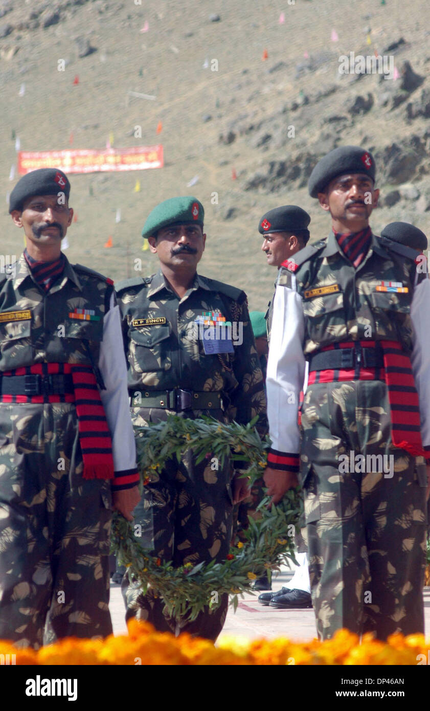 Jul 26, 2006; Srinagar, KASHMIR; Indian army personnel put flowers on ...
