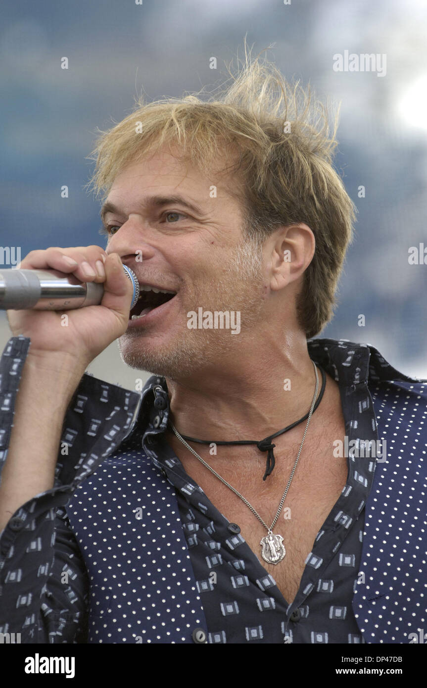 Jul 29, 2006; San Jose, CA, USA; 'Diamond Dave' DAVID LEE ROTH ...