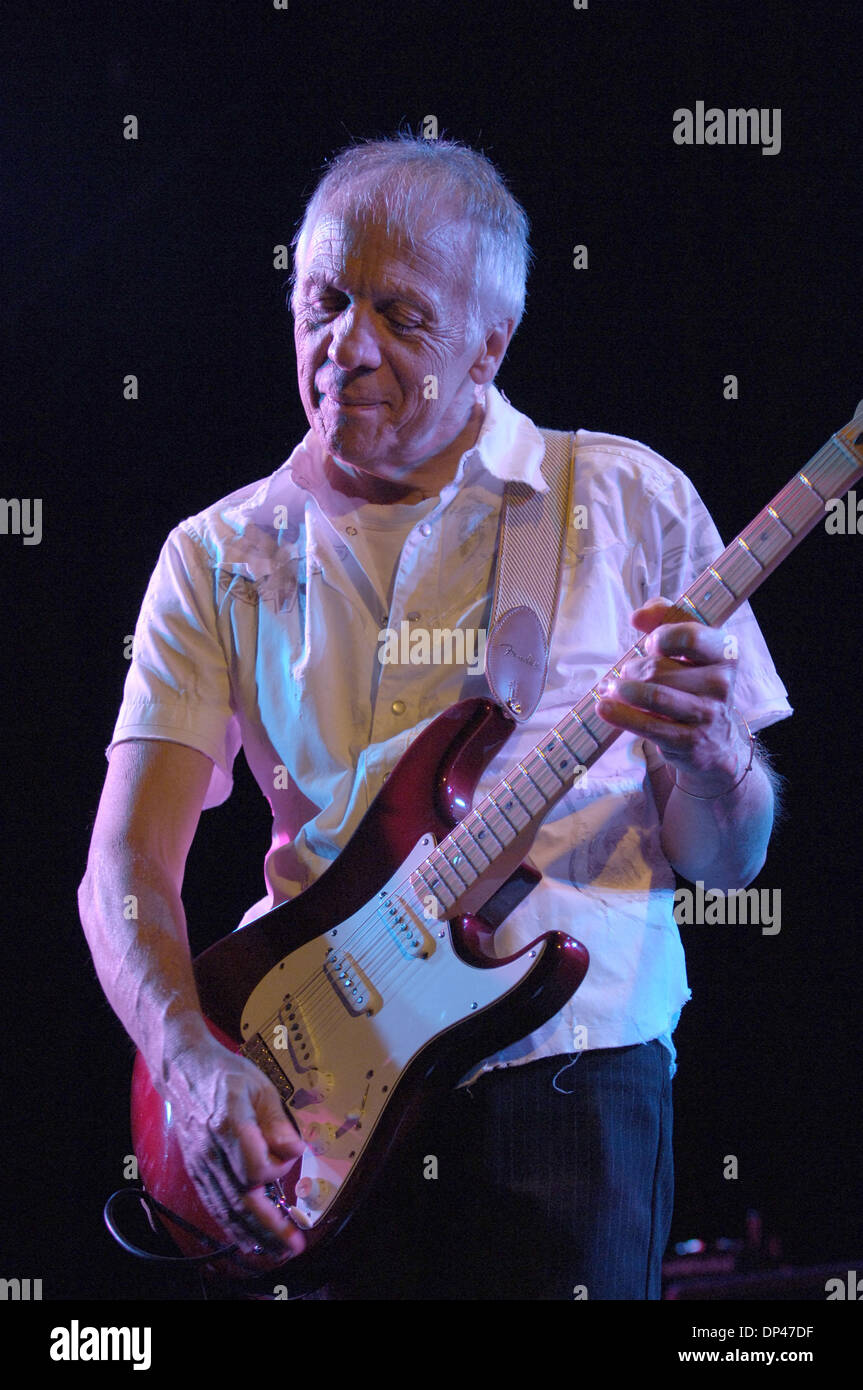 Jul 29, 2006; Santa Cruz, CA, USA; Legendary british guitarist ROBIN ...
