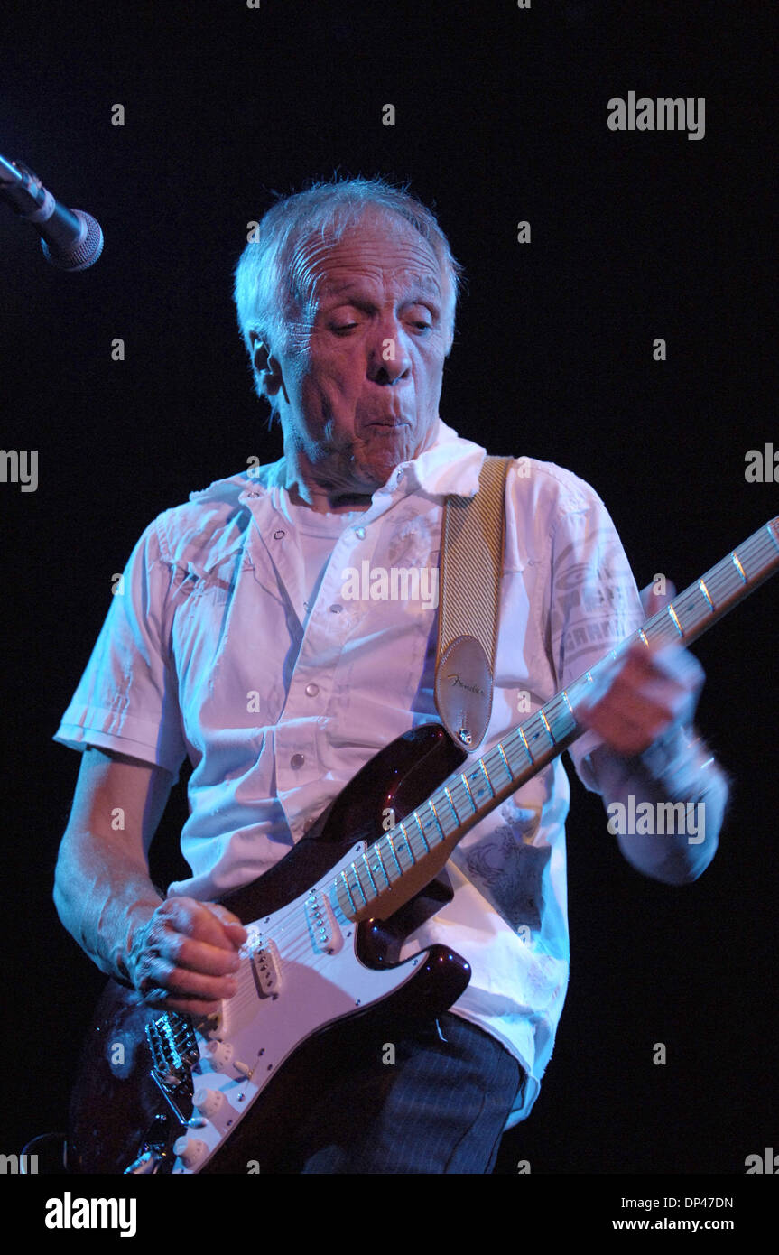 Jul 29, 2006; Santa Cruz, CA, USA; Legendary british guitarist ROBIN ...