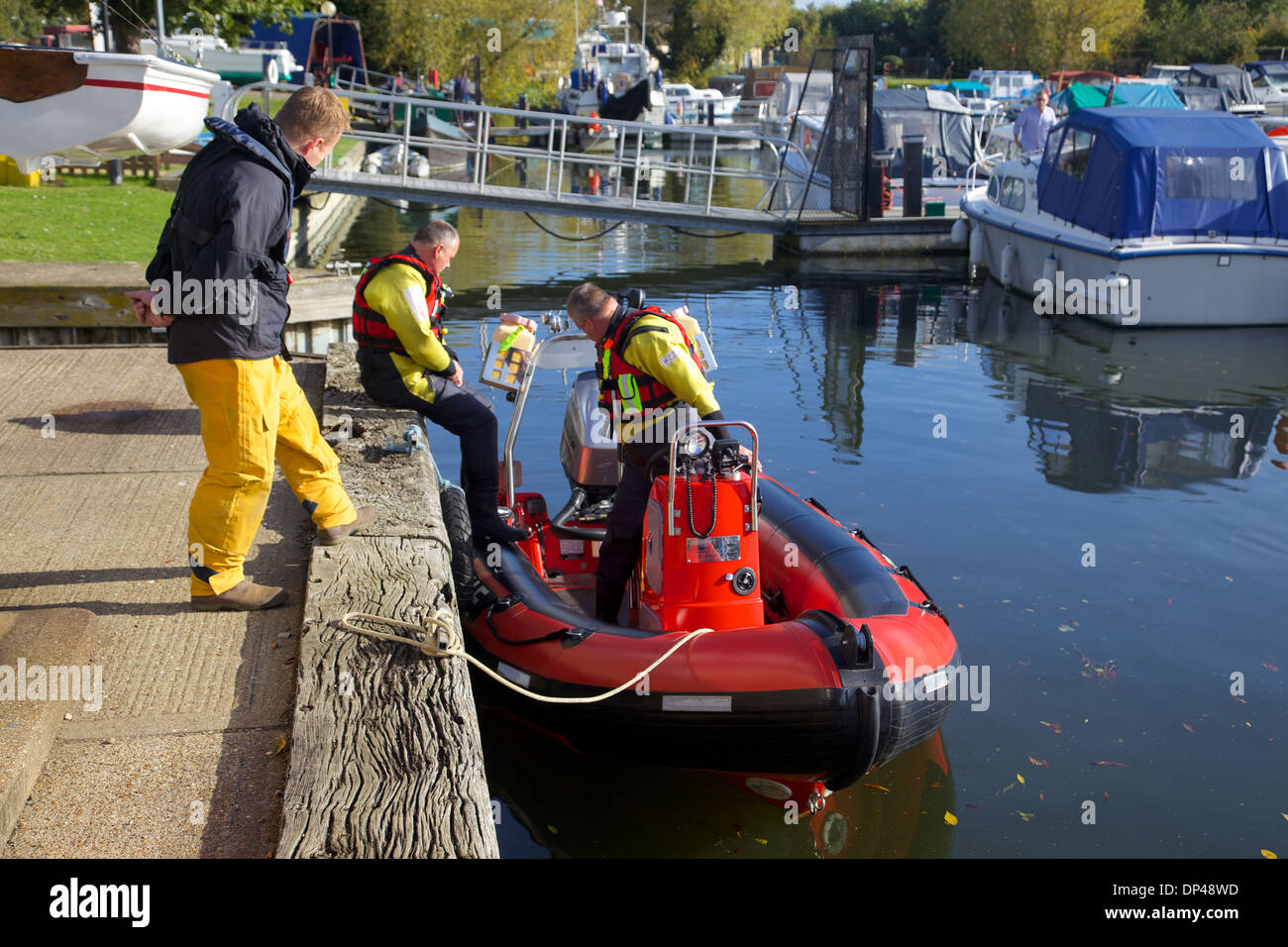 Fire and rescue boats hi-res stock photography and images - Alamy
