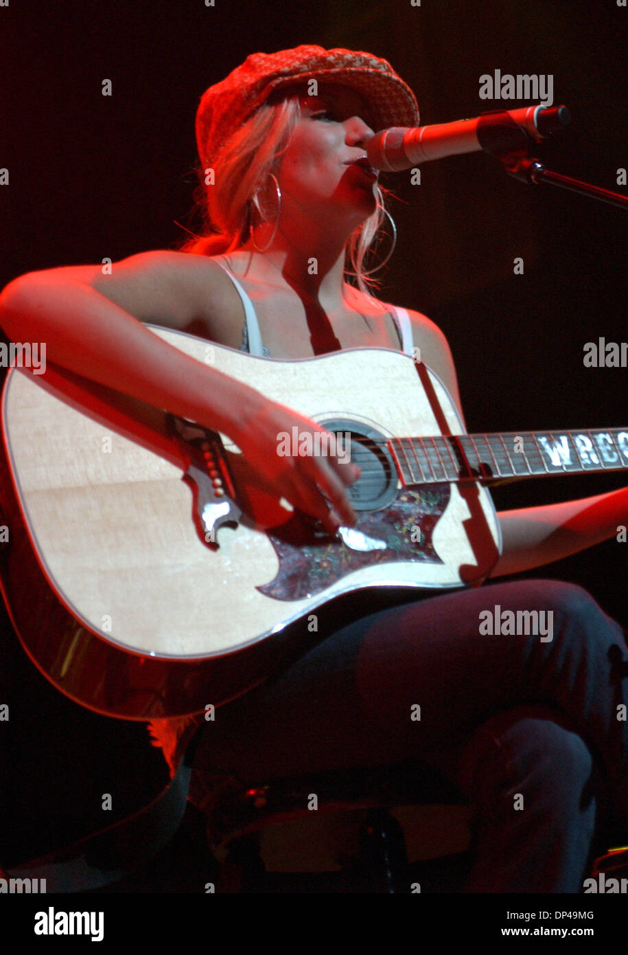 Jul 31, 2006; Myrtle Beach, USA; Musician JESSICA HARP performs live ...