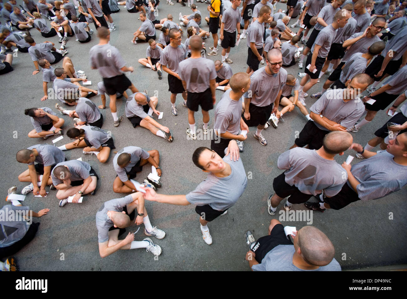 Army physical fitness test hi-res stock photography and images - Alamy