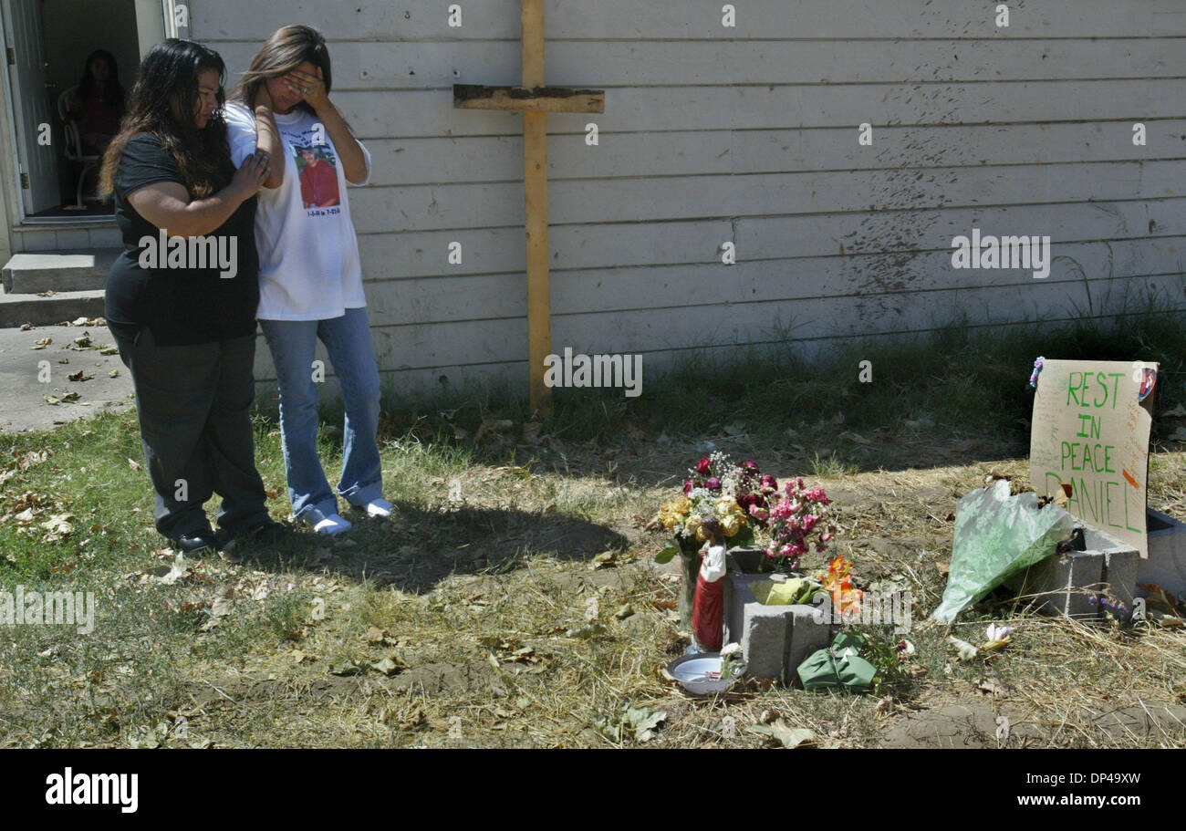 Aug 01, 2006; Sacramento, CA, USA; Left, Angela Fresquez holds Vanessa ...