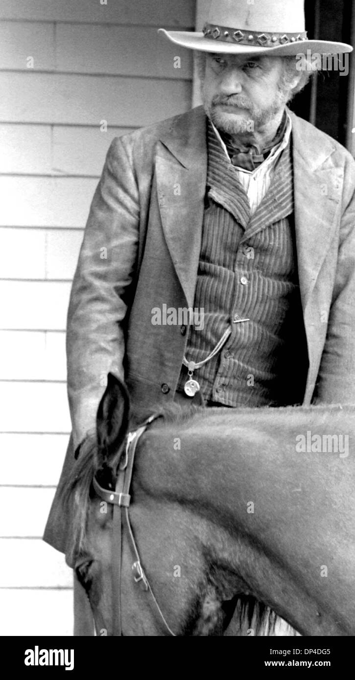 July 26, 2006 - JACK WARDEN ON THE SET OF BILLY TWO-HAT.(Credit Image ...