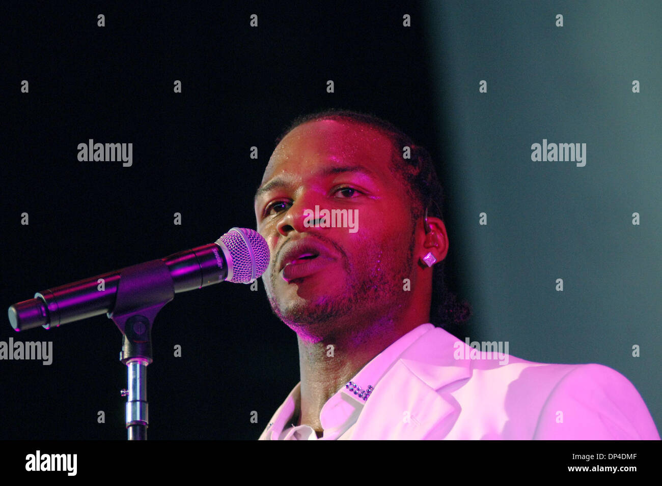 Aug 06, 2006; Virginia Beach, VA, USA; R&B singer JAHEIM warms up the ...