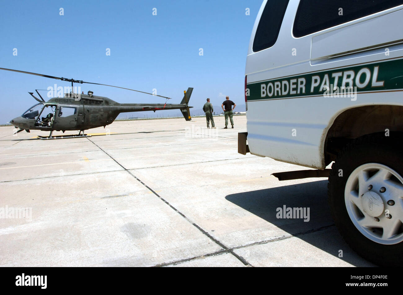 Border patrol agent airport hi-res stock photography and images - Alamy
