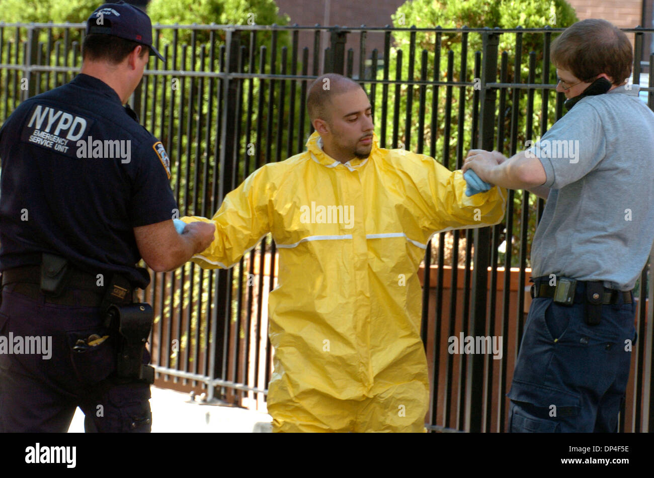 Hazmat suits working usa hi-res stock photography and images - Alamy