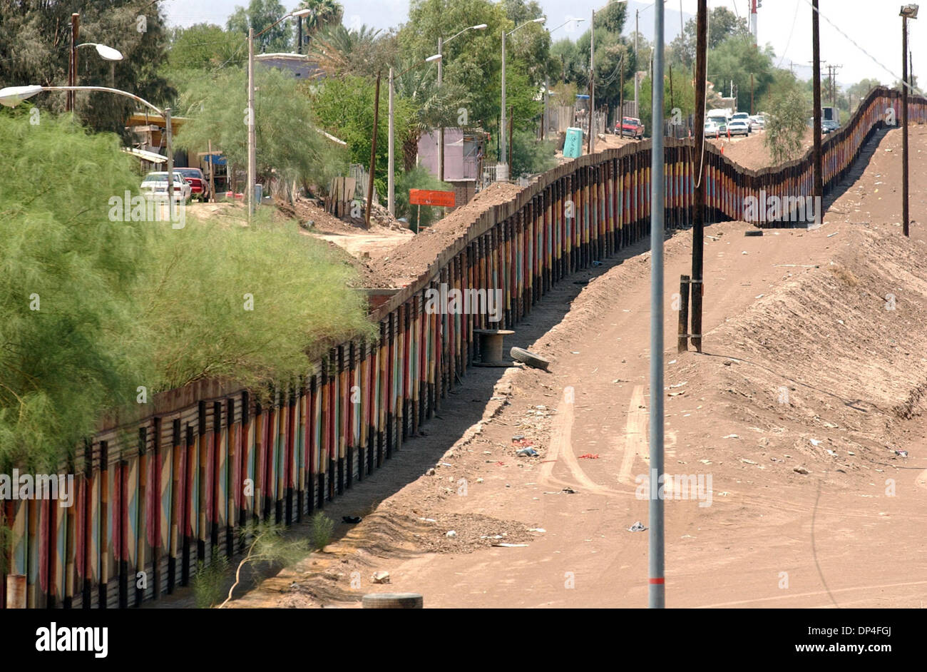 Border fence mexicali hi-res stock photography and images - Alamy