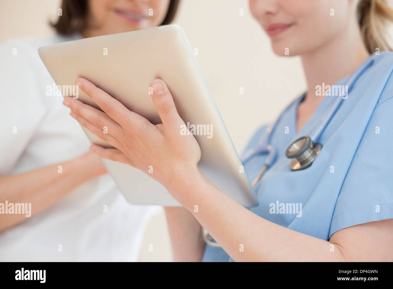 Doctor nurse using tablet computer hi-res stock photography and images ...