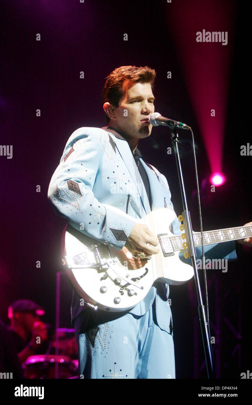 Aug 17, 2006; New York, NY, USA; Singer CHRIS ISAAK performing live at ...