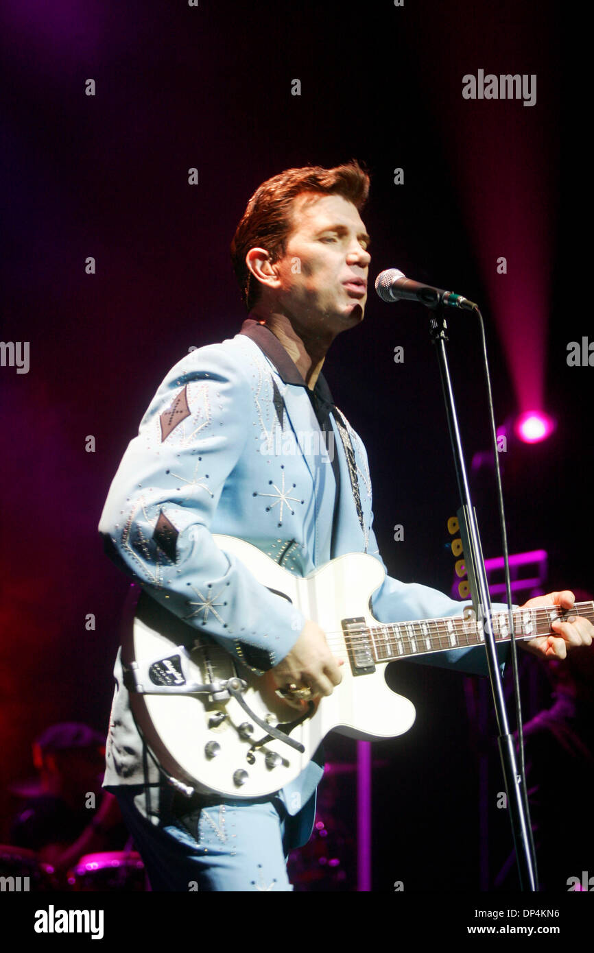Aug 17, 2006; New York, NY, USA; Singer CHRIS ISAAK performing live at ...