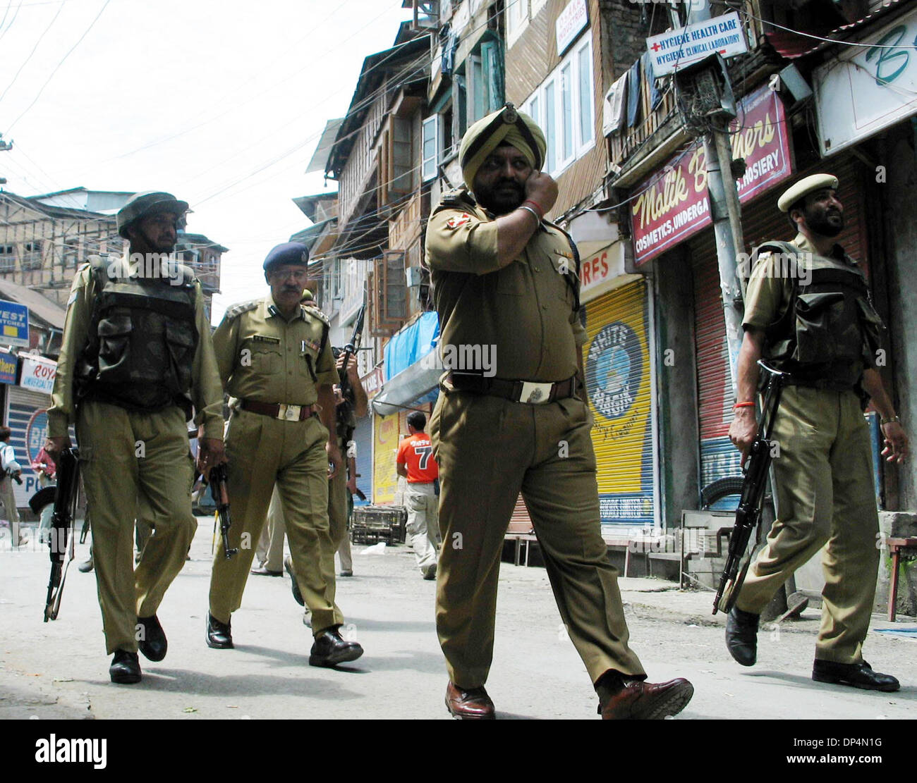 Aug 17, 2006; Srinagar Lal Chowk, Kashmir, India; An India securty ...