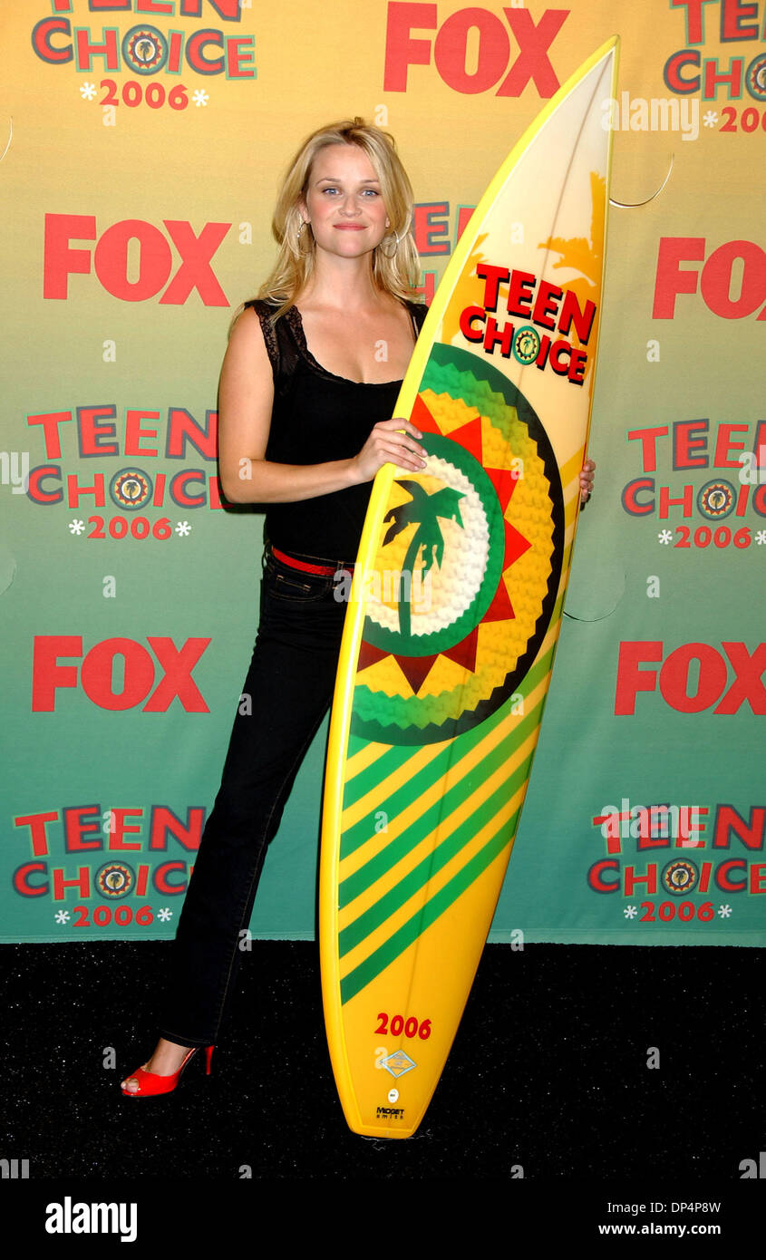 Teen choice awards winner hi-res stock photography and images - Alamy