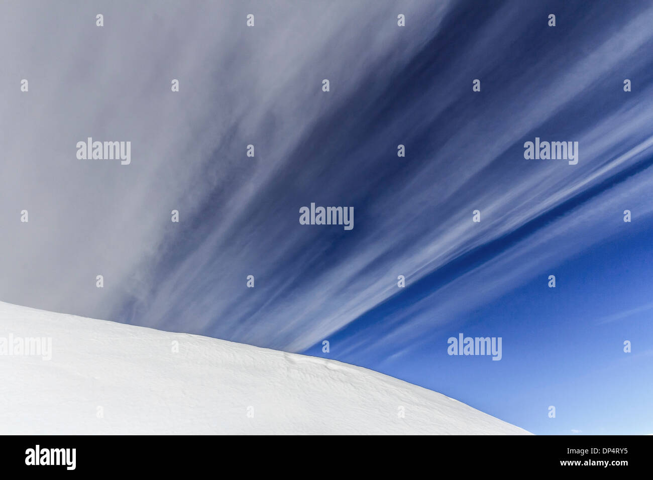 Cirrus cloud ice hi-res stock photography and images - Alamy