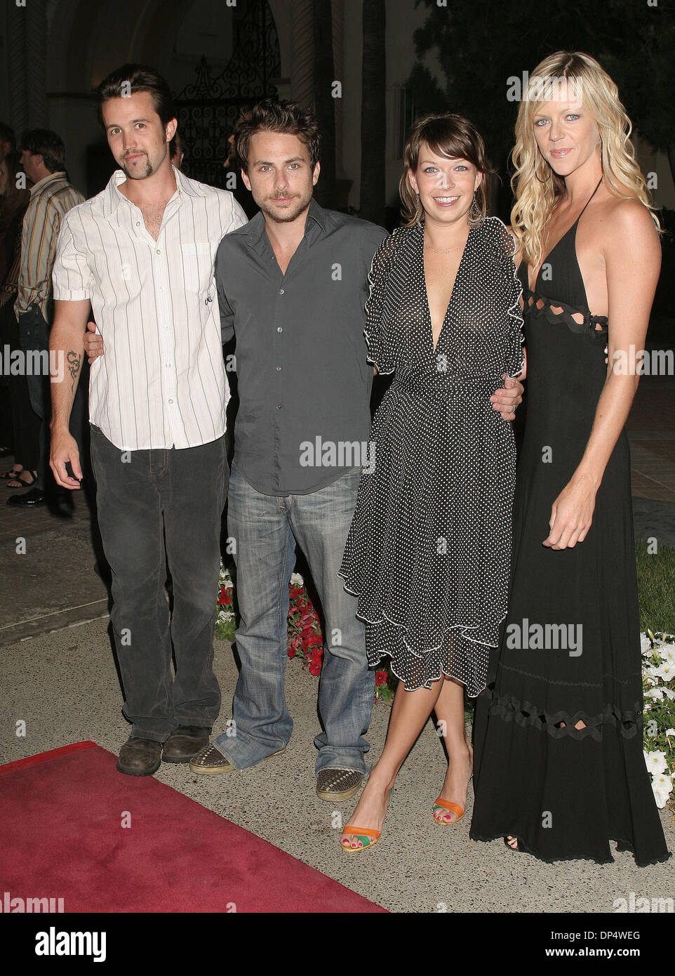 King of the Rats and The Waitress looking sharp!! : r/IASIP