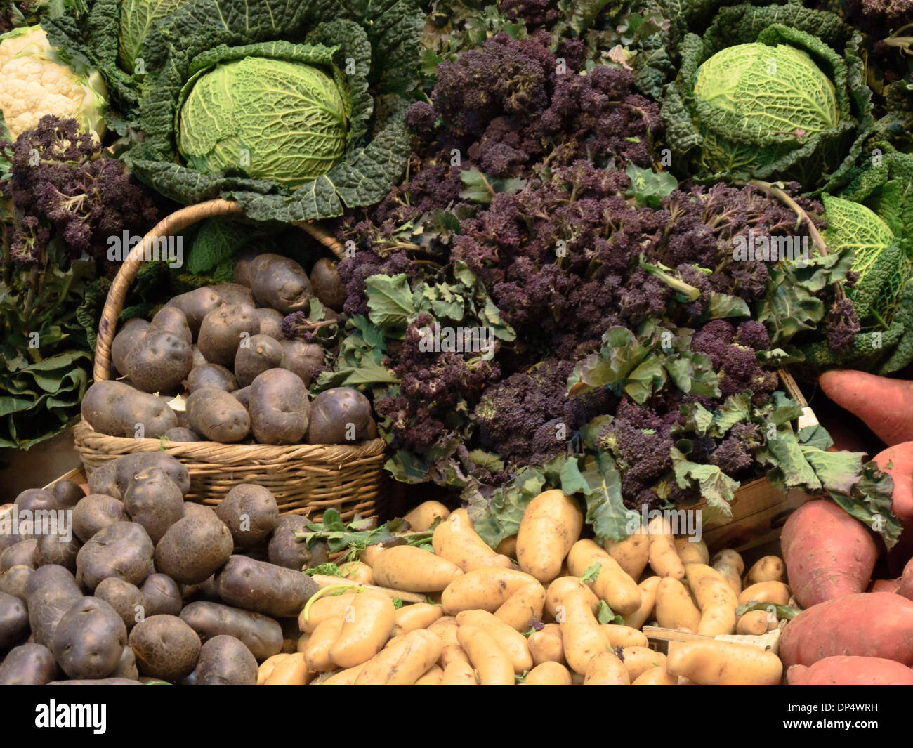 Market for fresh produce london hi-res stock photography and images - Alamy