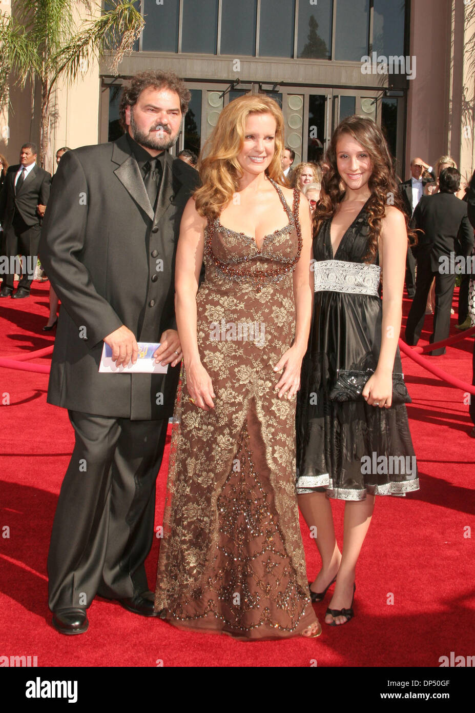 Aug 27, 2006; Los Angeles, CA, USA; Emmys 2006: Actress ELIZABETH ...