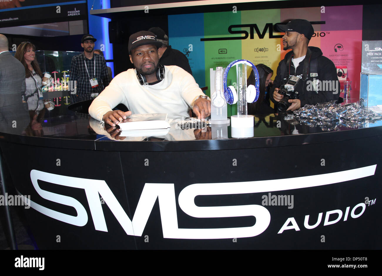 Las Vegas, Nevada, USA. 7th Jan, 2014. Rapper 50 Cents signs attends an ...