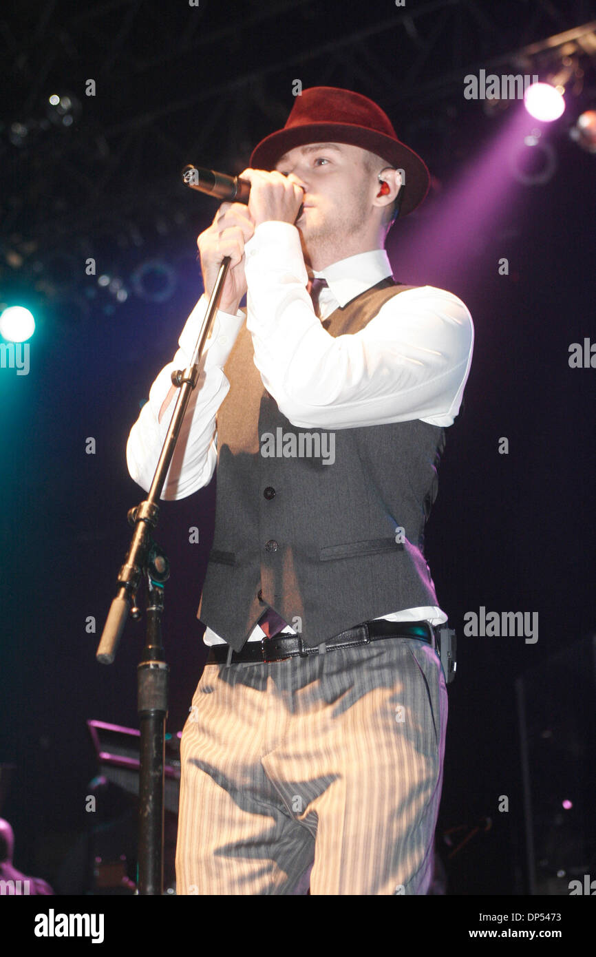 Photo of justin timberlake performing hi-res stock photography and ...