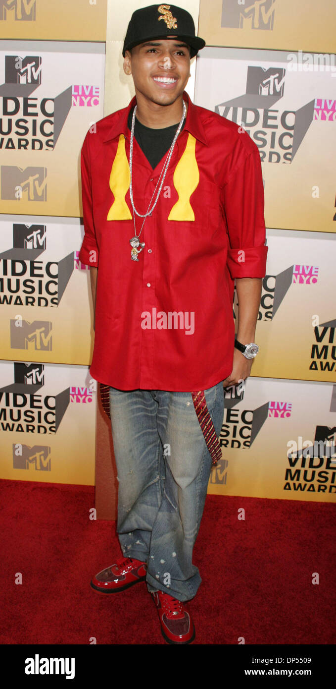 Chris brown singer 2006 hi-res stock photography and images - Alamy