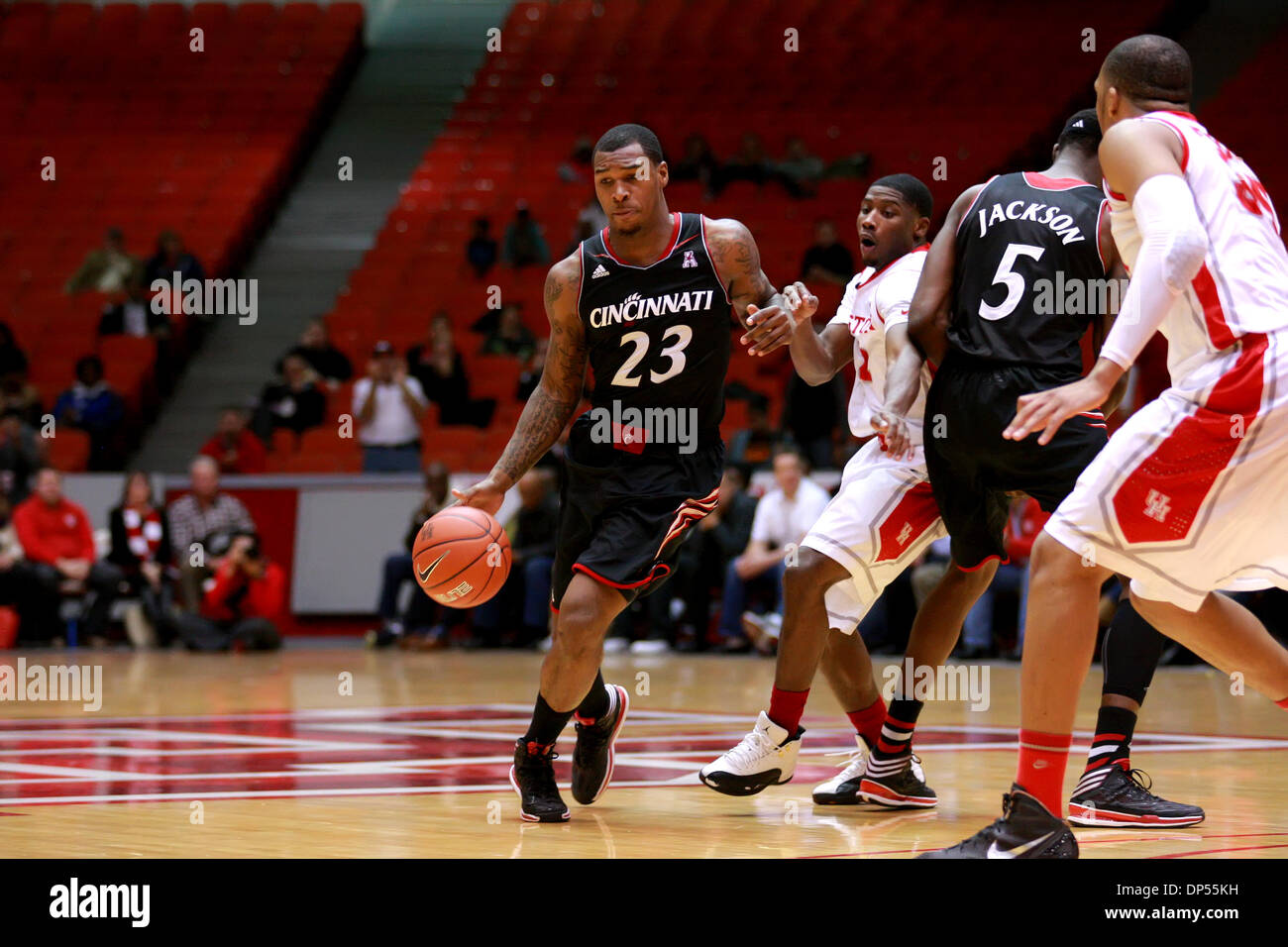 Houston, Texas, USA. 7th Jan, 2014. JAN 07 2014: Cincinnati guard Sean ...