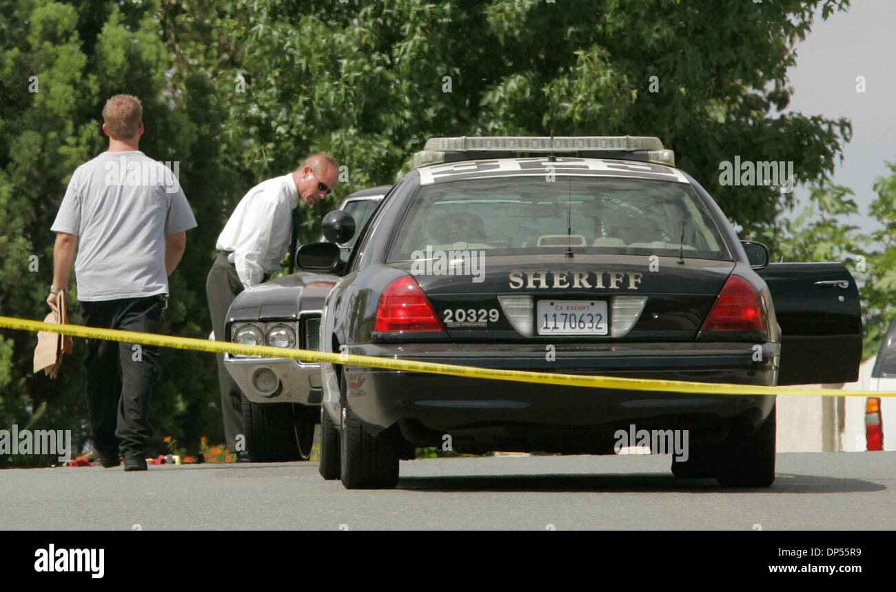 Police officer inside court usa hi-res stock photography and images - Alamy