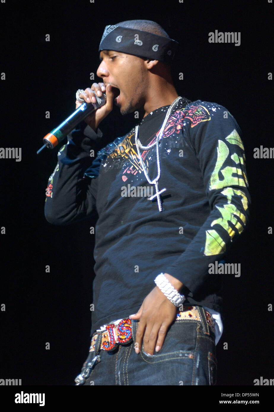 Sep 03, 2006; Raleigh, NC, USA; Rap Artist JUELZ SANTANA performs live ...