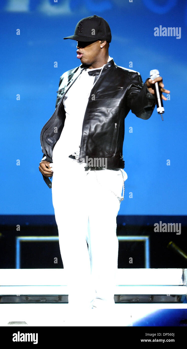 Neyo performs hi-res stock photography and images - Alamy