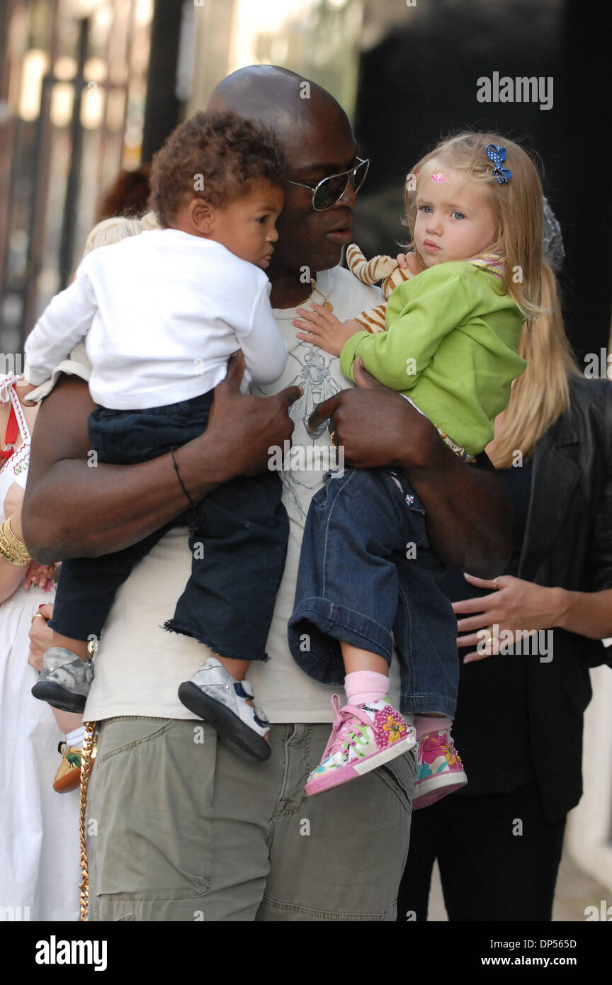 Sep 04, 2006; New York, NY, USA; SEAL, with baby children LENI, and ...