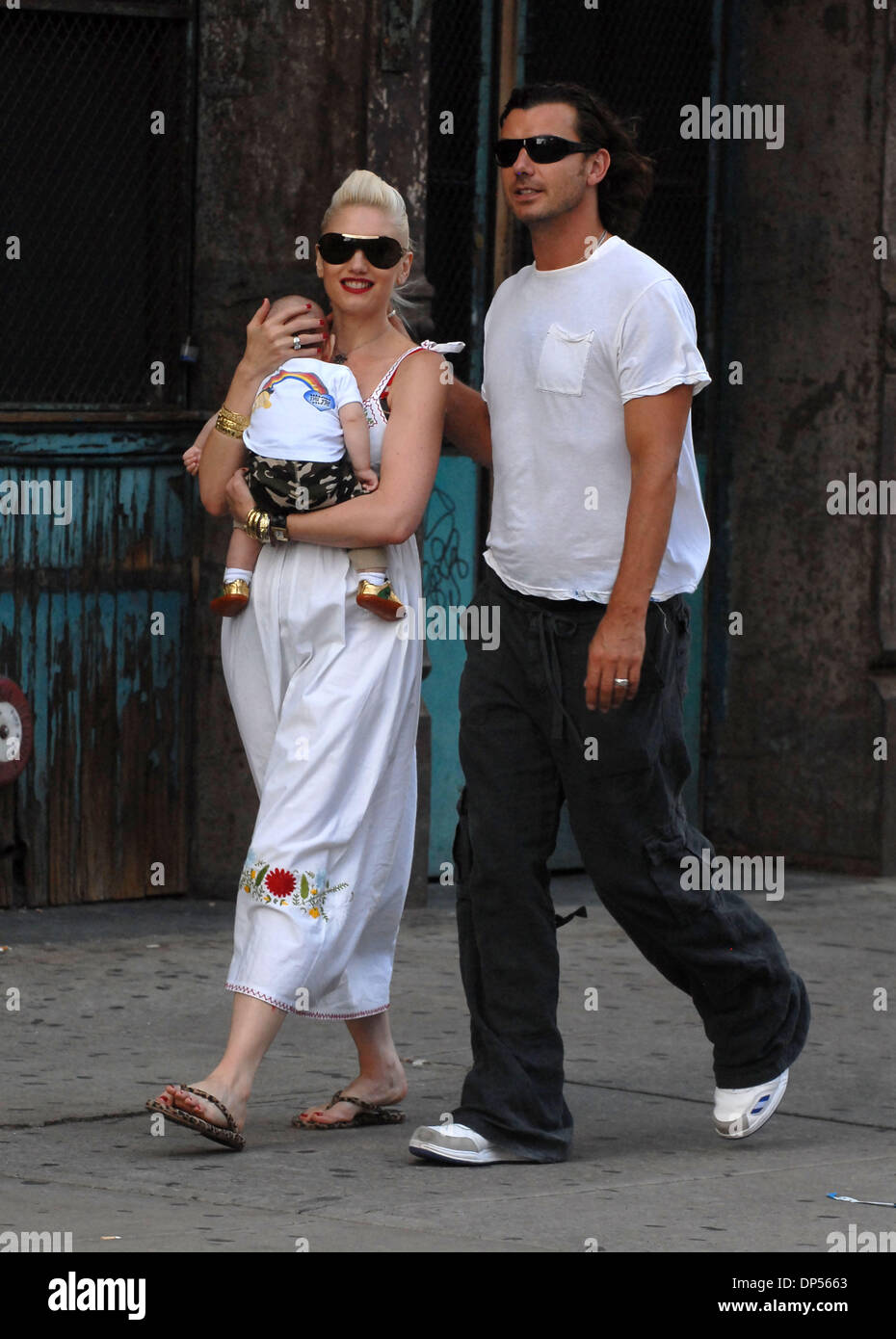 Gavin rossdale and kingston james mcgregor rossdale hi-res stock ...